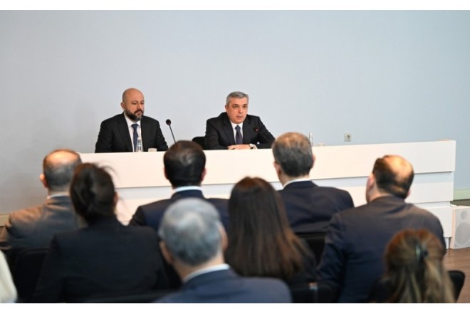 Samir Nuriyev Rüfət Mahmudu kollektivə təqdim edib | news365.az